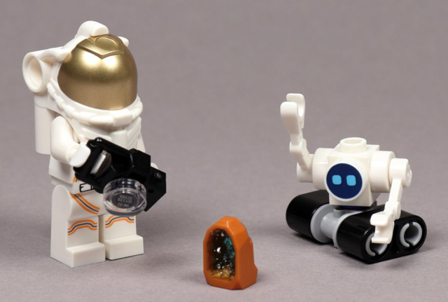 LEGO Astronaut with Robot (Polybag) | BRICKshop - LEGO en DUPLO specialist